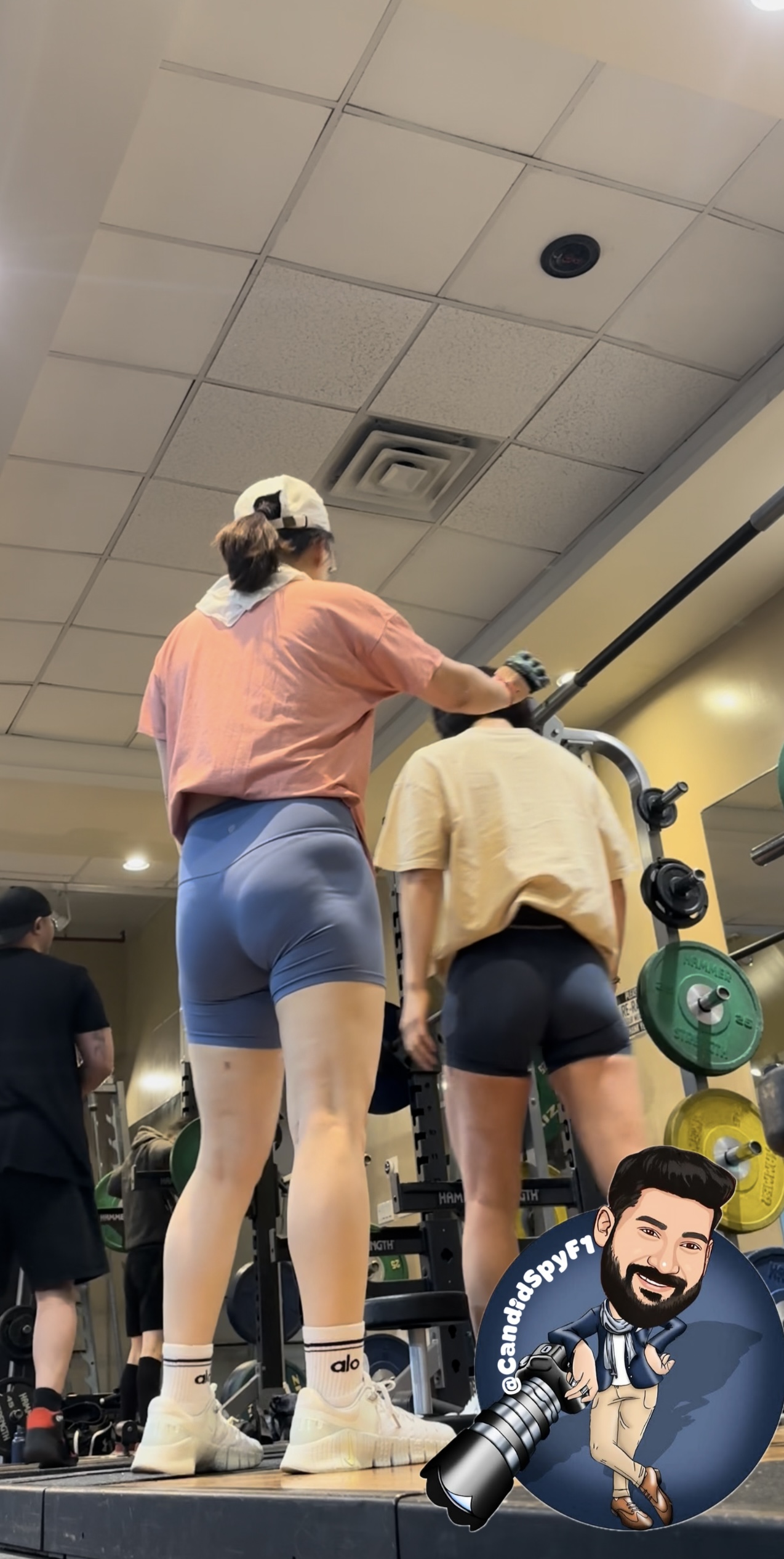 Korean squating at the gym showing VTL - Spandex, Leggings & Yoga Pants ...