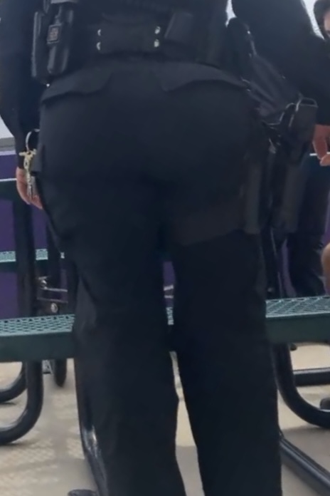 BUSTY COP BIG 🍑 [OC] - Tight Jeans - Forum