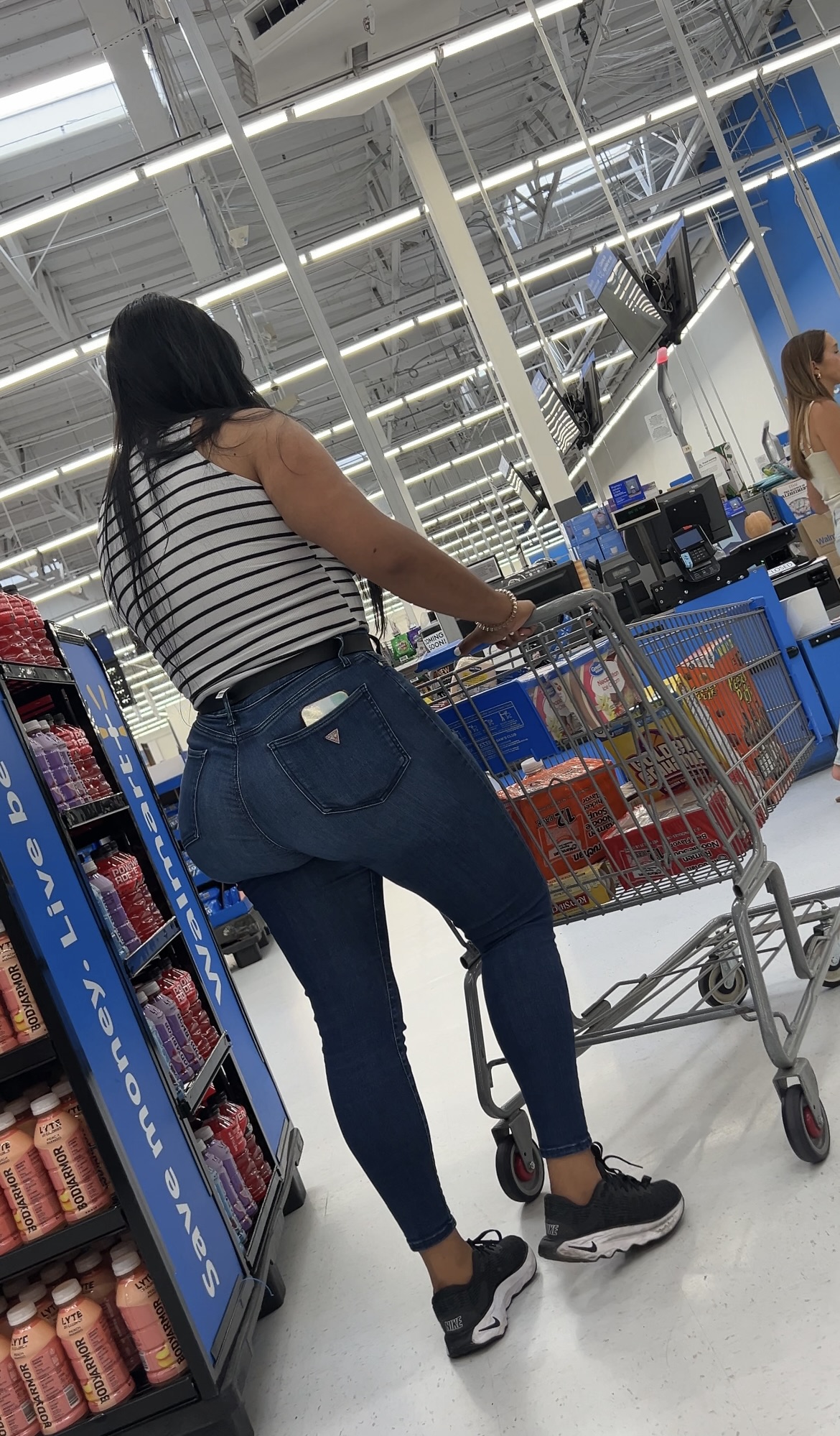 Crazy BBL in jeans my goodness!!! - Tight Jeans - Forum