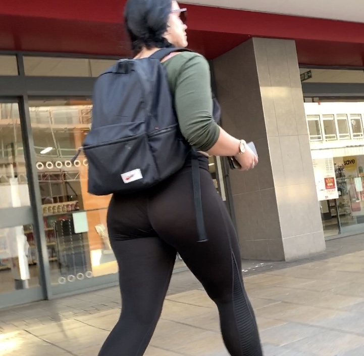 Slim thick PAWG walking (OC) - Page 2 - Spandex, Leggings & Yoga Pants ...