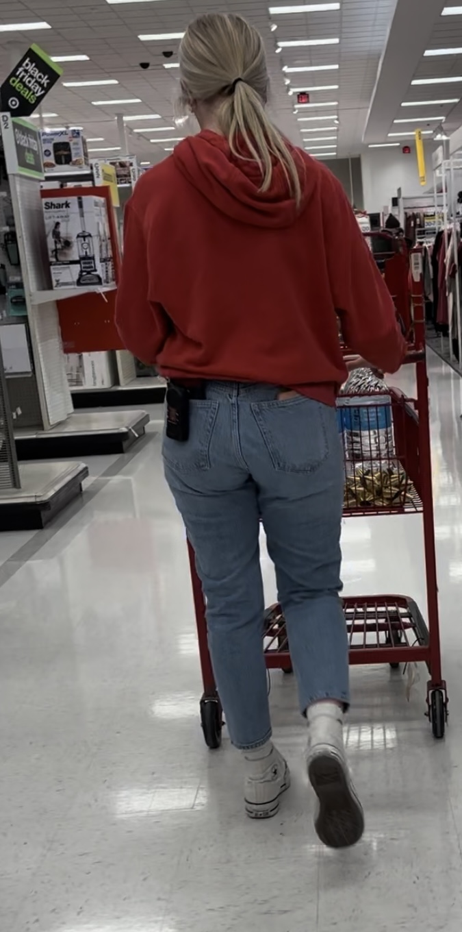 Target worker - Tight Jeans - Forum