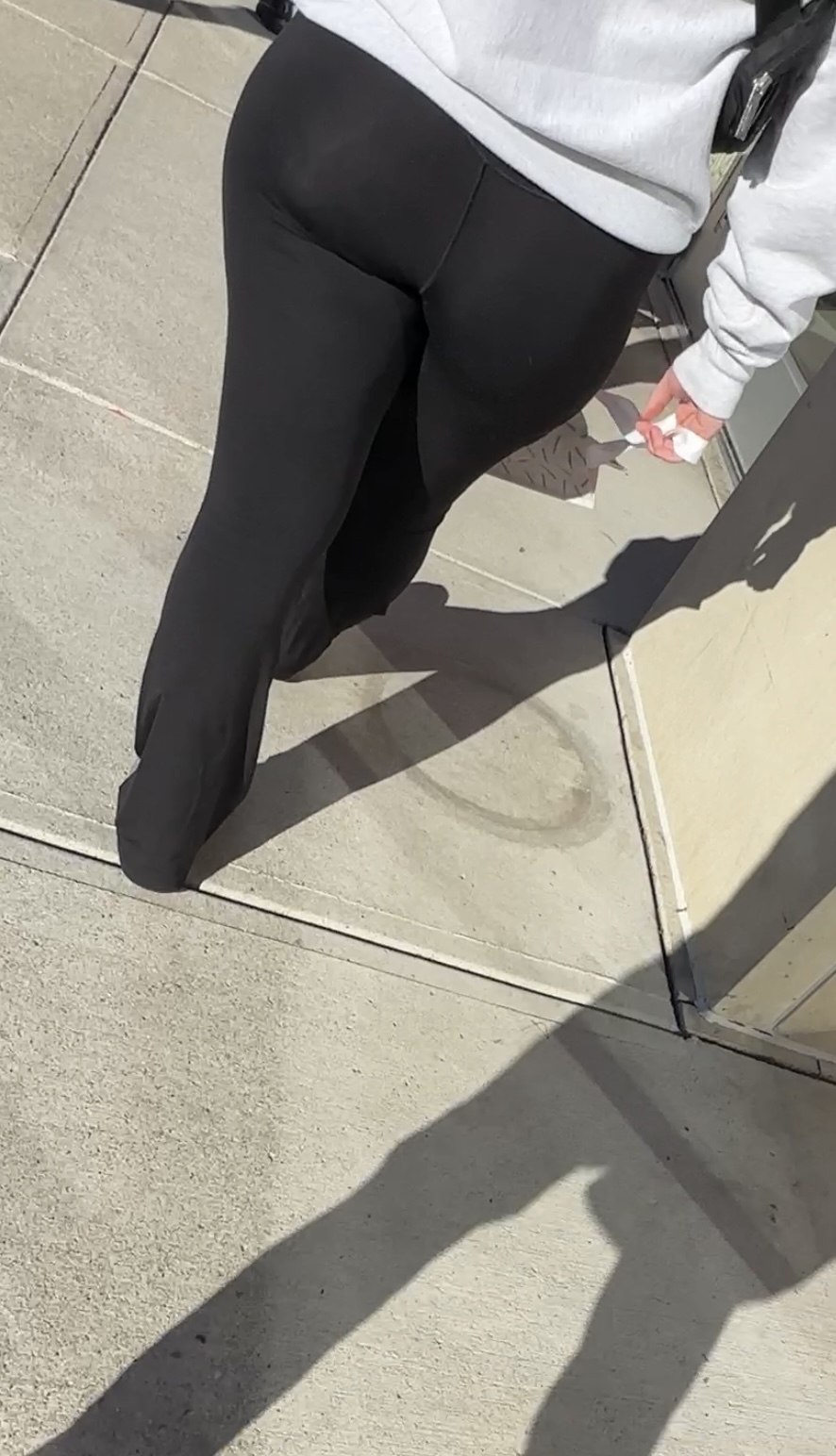 Pawg in flare leggings 🥵 ass was bouncing all over the place 😮‍💨 - Forum