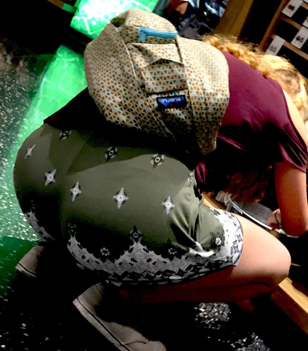 TONS or random candids - ass - Forum