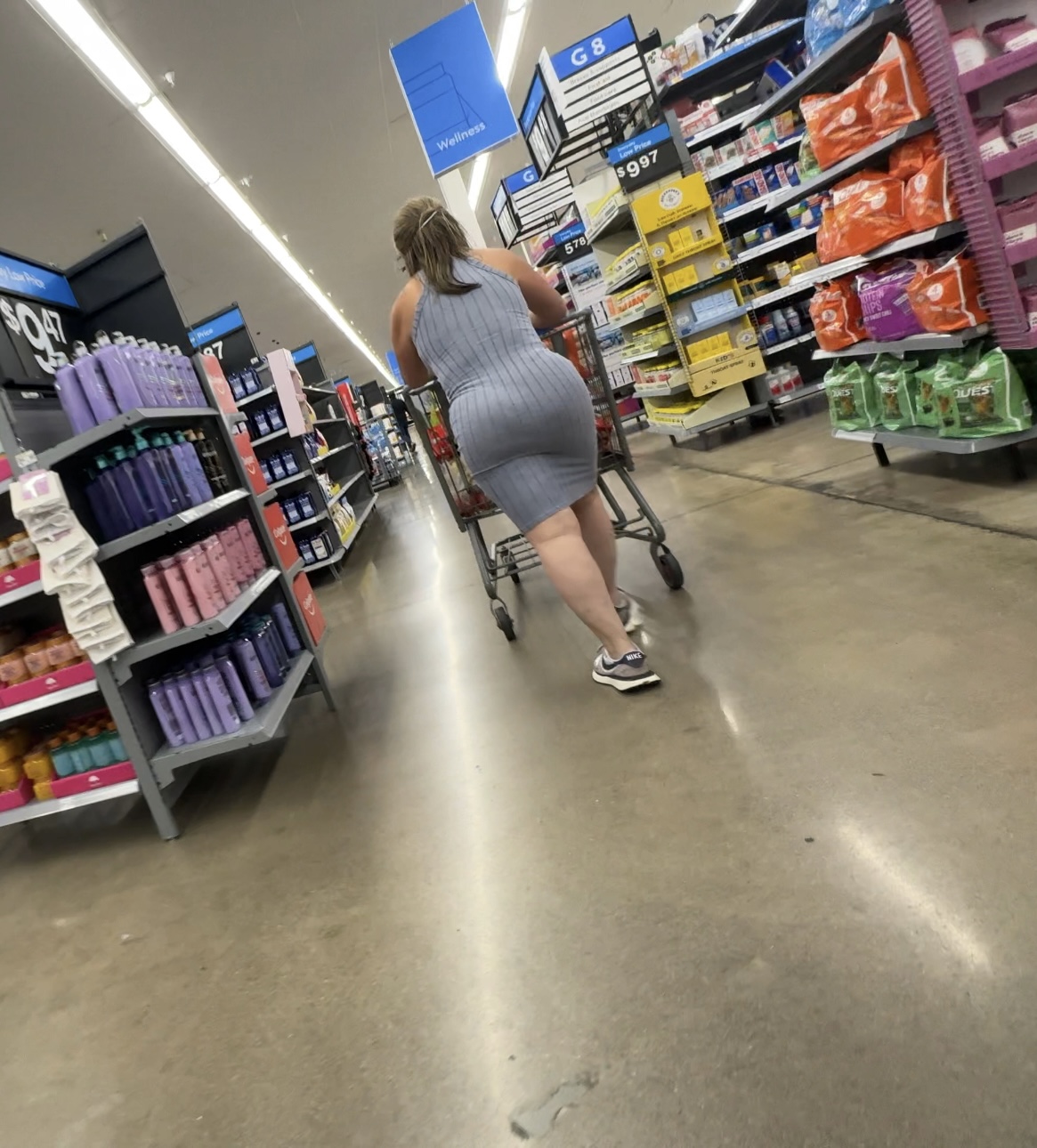 Pawg Mom in tight skirt perfect mom bod - ass - Forum