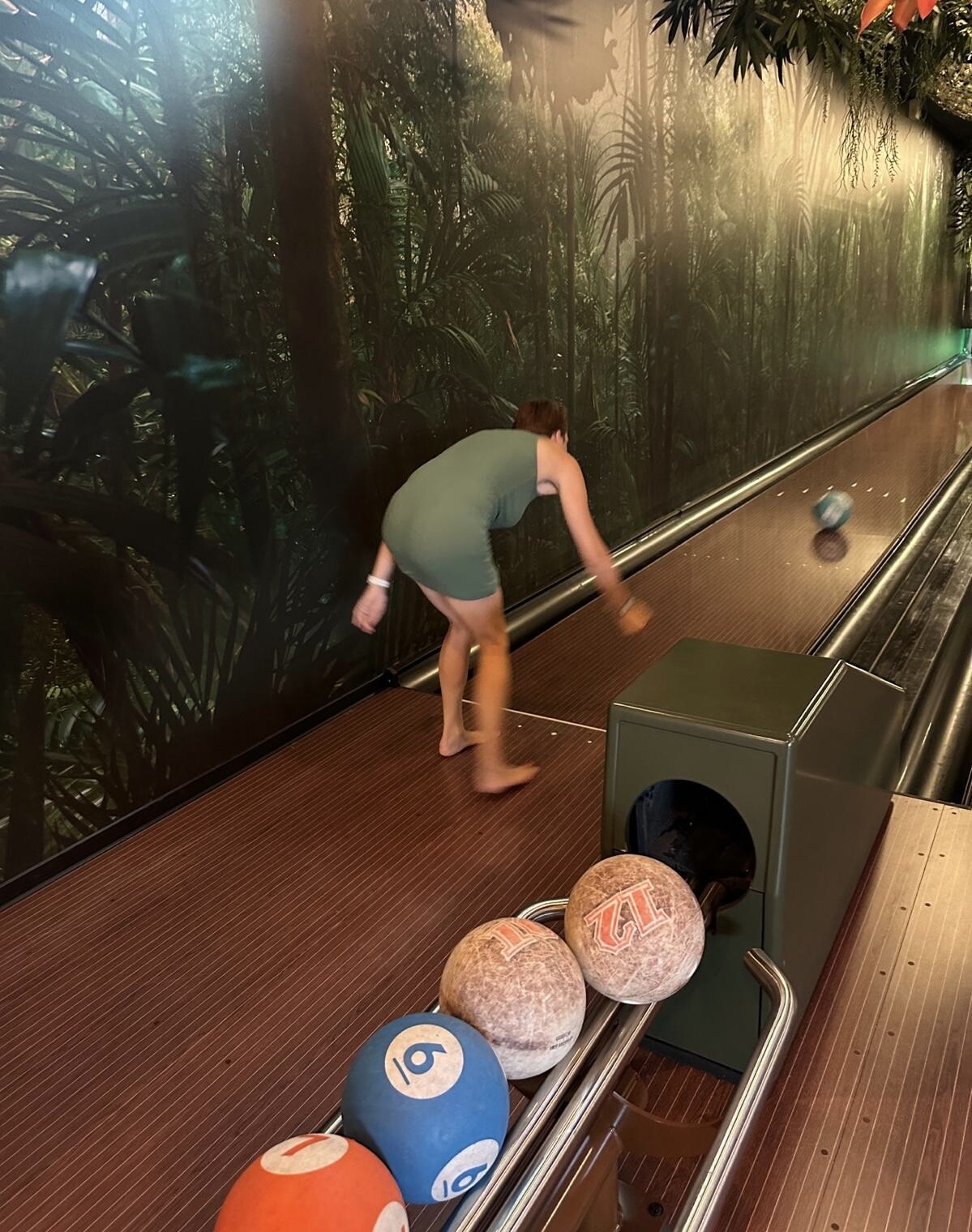 Let's go bowling - ass - Forum