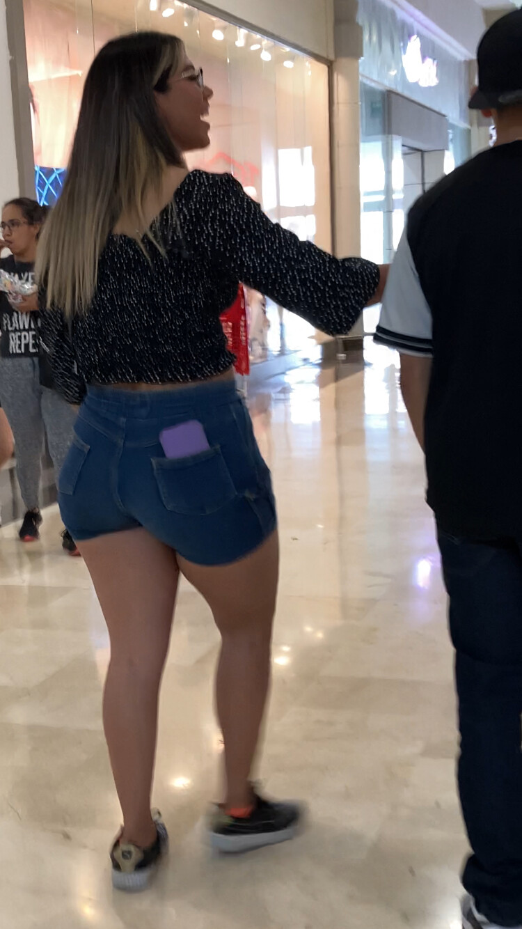 Thick latin girl with shorts - Short Shorts & Volleyball - Forum