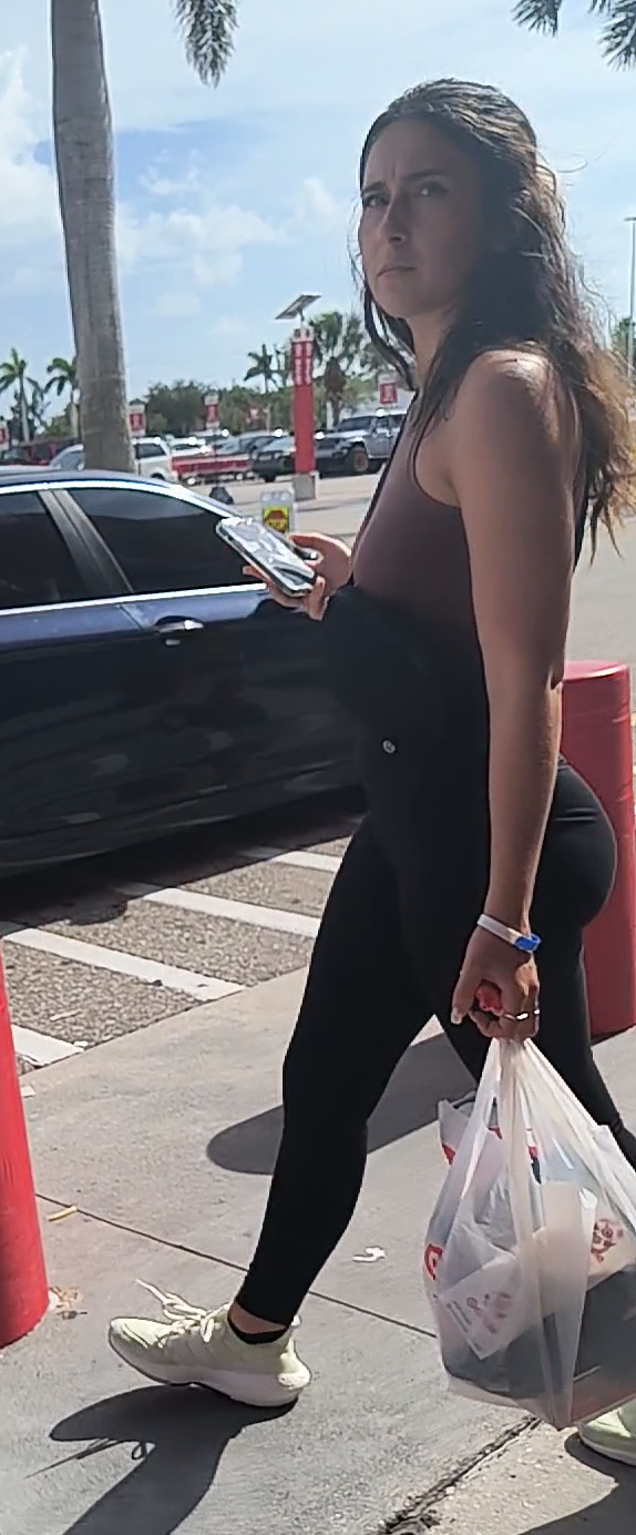 Gorgeous target girl catches me, ( I think kinda) - Forum