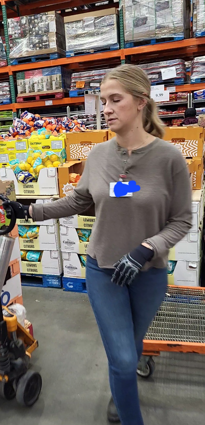 Beautiful Blonde Costco worker Tight Jeans Levi's - Tight Jeans - Forum
