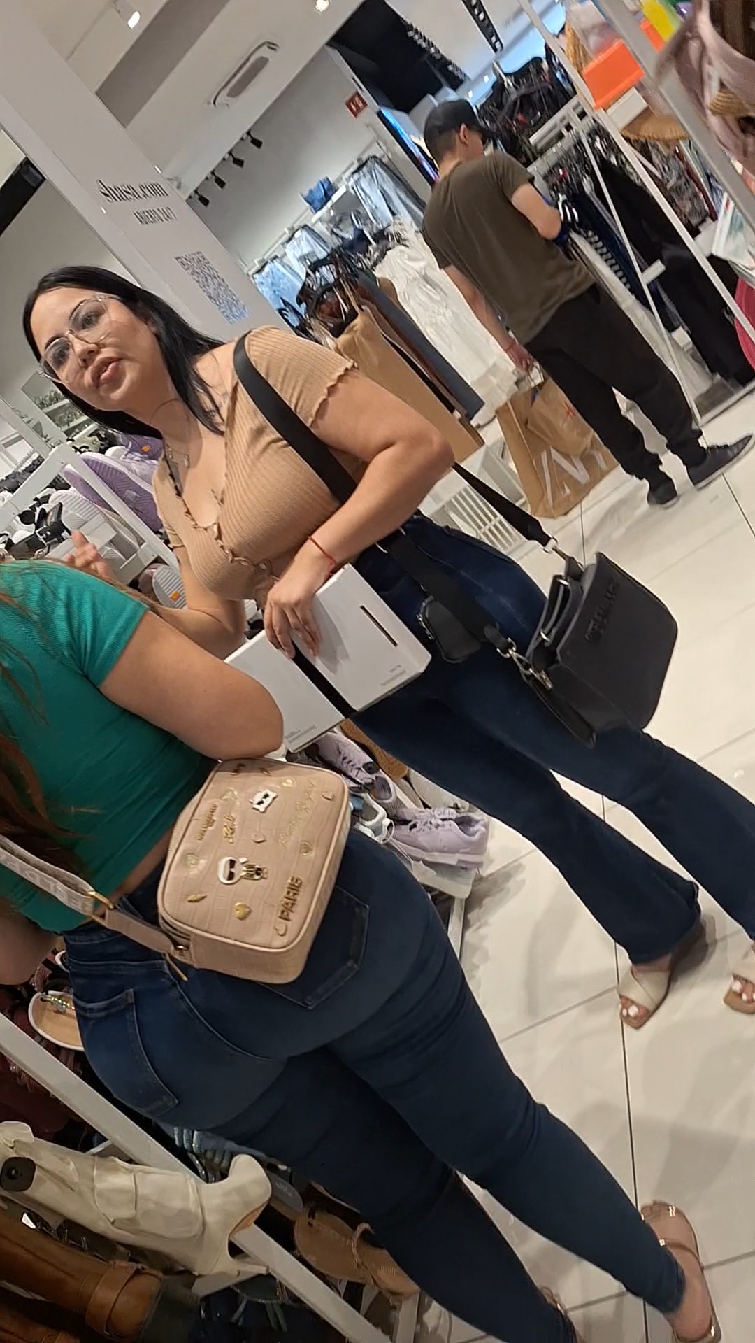 Two big culos latinos, mom and her girl, pair of mamasitas [oc] - Tight Jeans - Forum