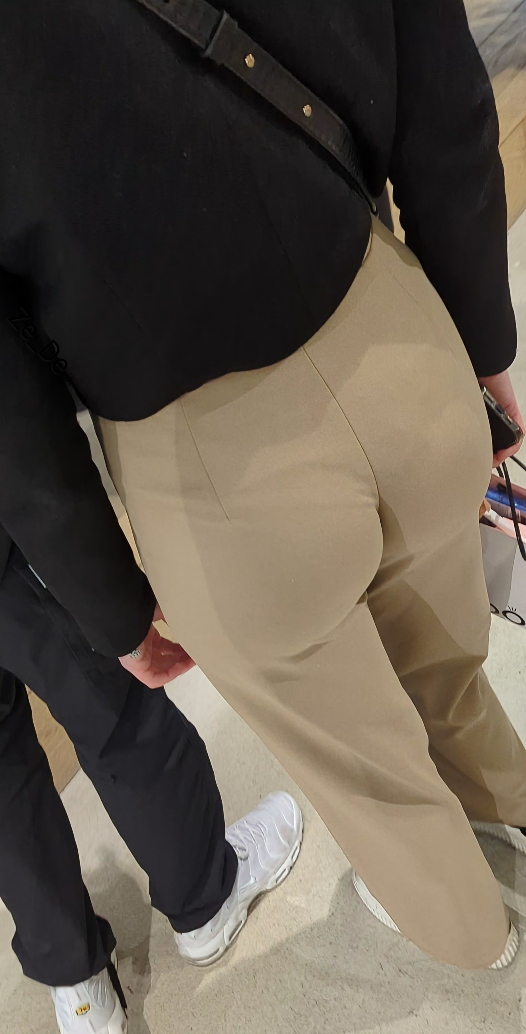 Another beige pants VPL 2 - Forum