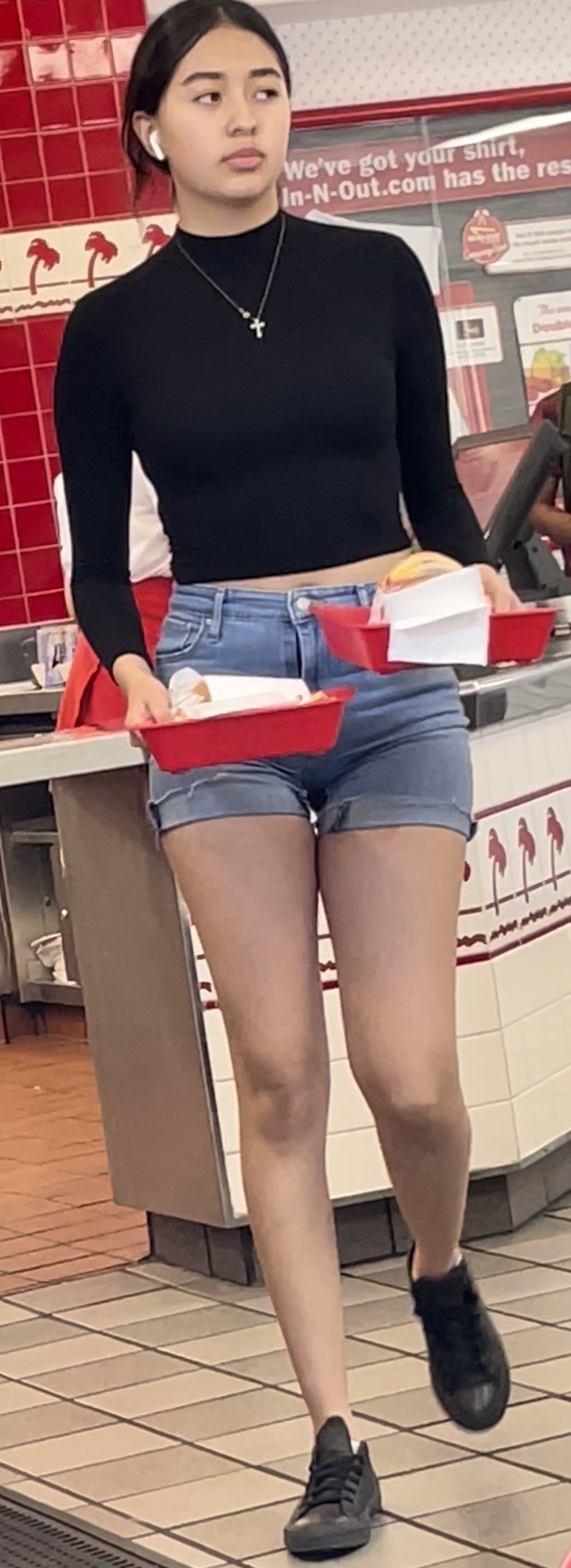 Latina in short shorts delicious 🍑🤤slight vpl - Short Shorts ...