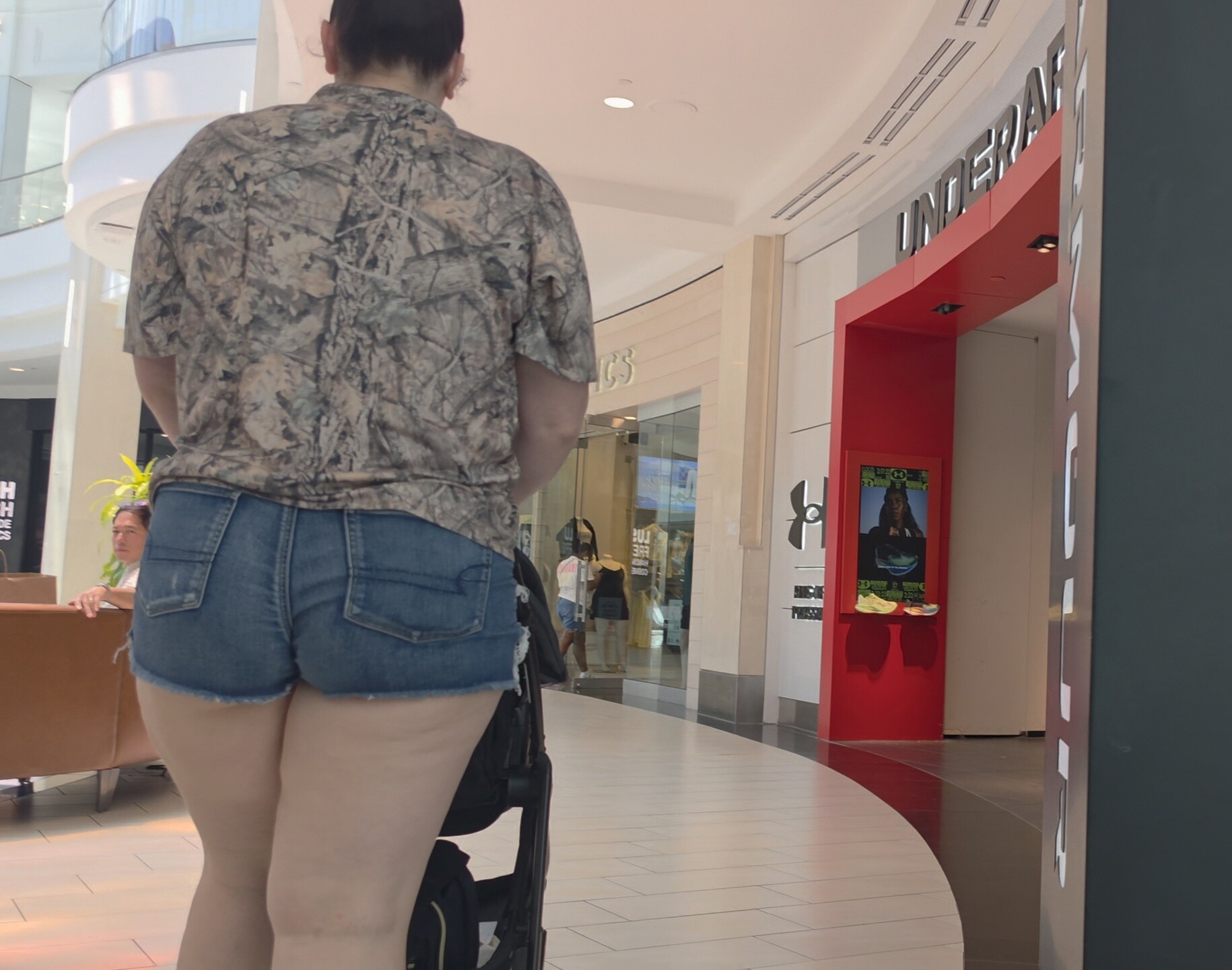 Chubby Pawg in small shorts with cheeks hanging out 🤤 🍑 🥴 (GIF) - Short ...