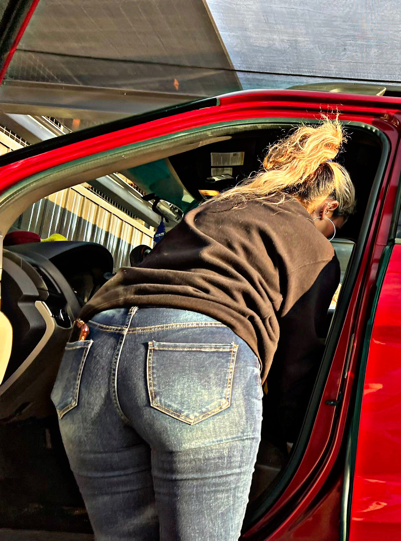 Latina Milf At Carwash Tight Jeans Forum