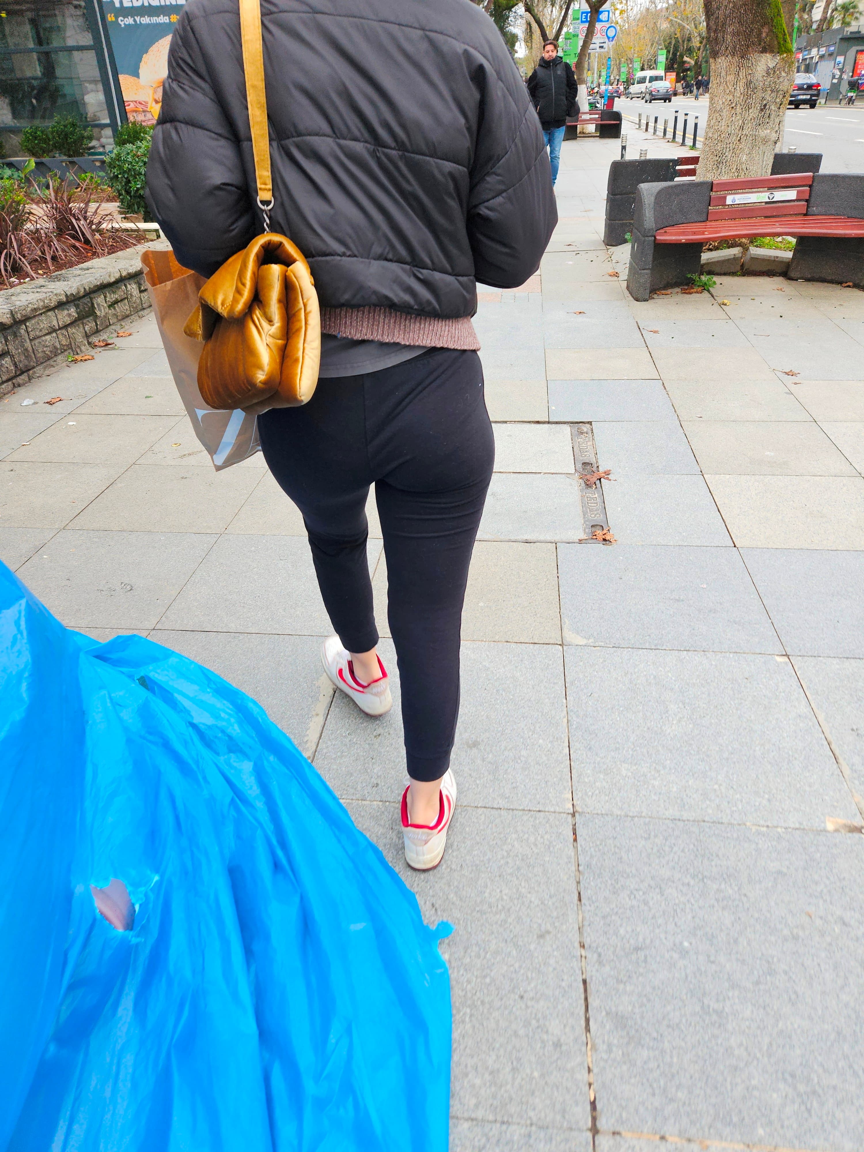 Her was a little bit jggle with her pants - Spandex, Leggings & Yoga ...