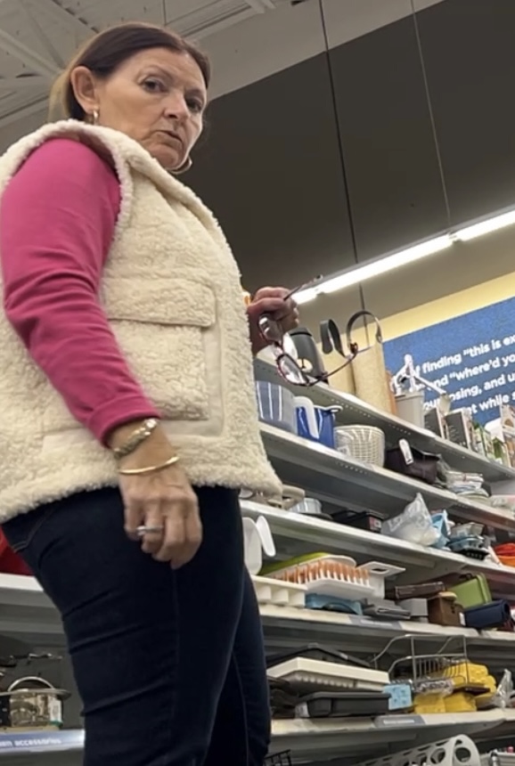 Caught by a caked up mature lady in jeans - Tight Jeans - Forum