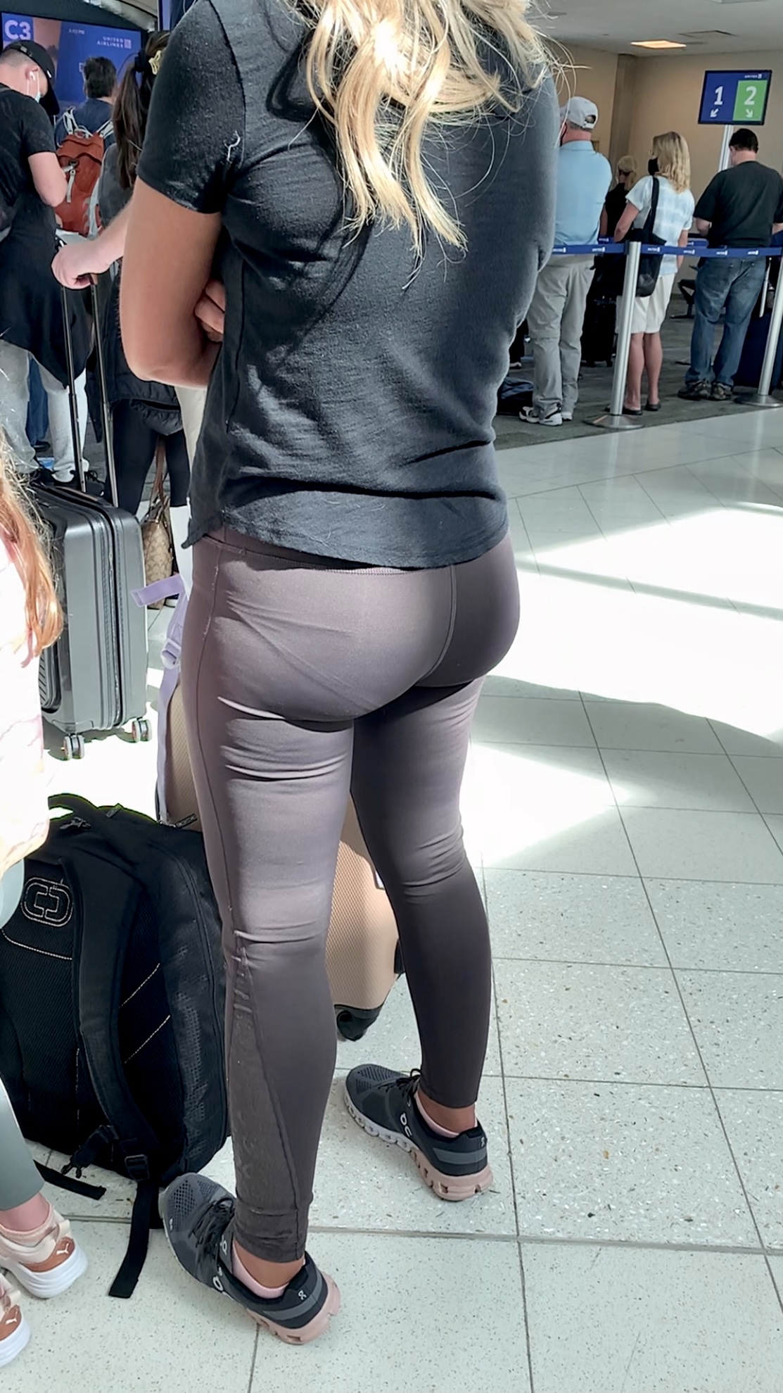 One of the best MILF VPL’s I’ve ever captured - Spandex, Leggings & Yoga Pants - Forum