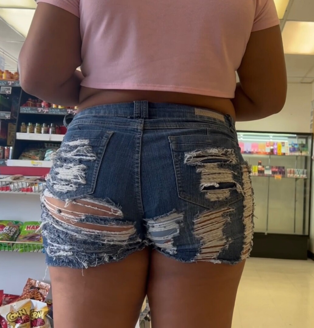 Booty Everywhere - Tight Jeans - Forum