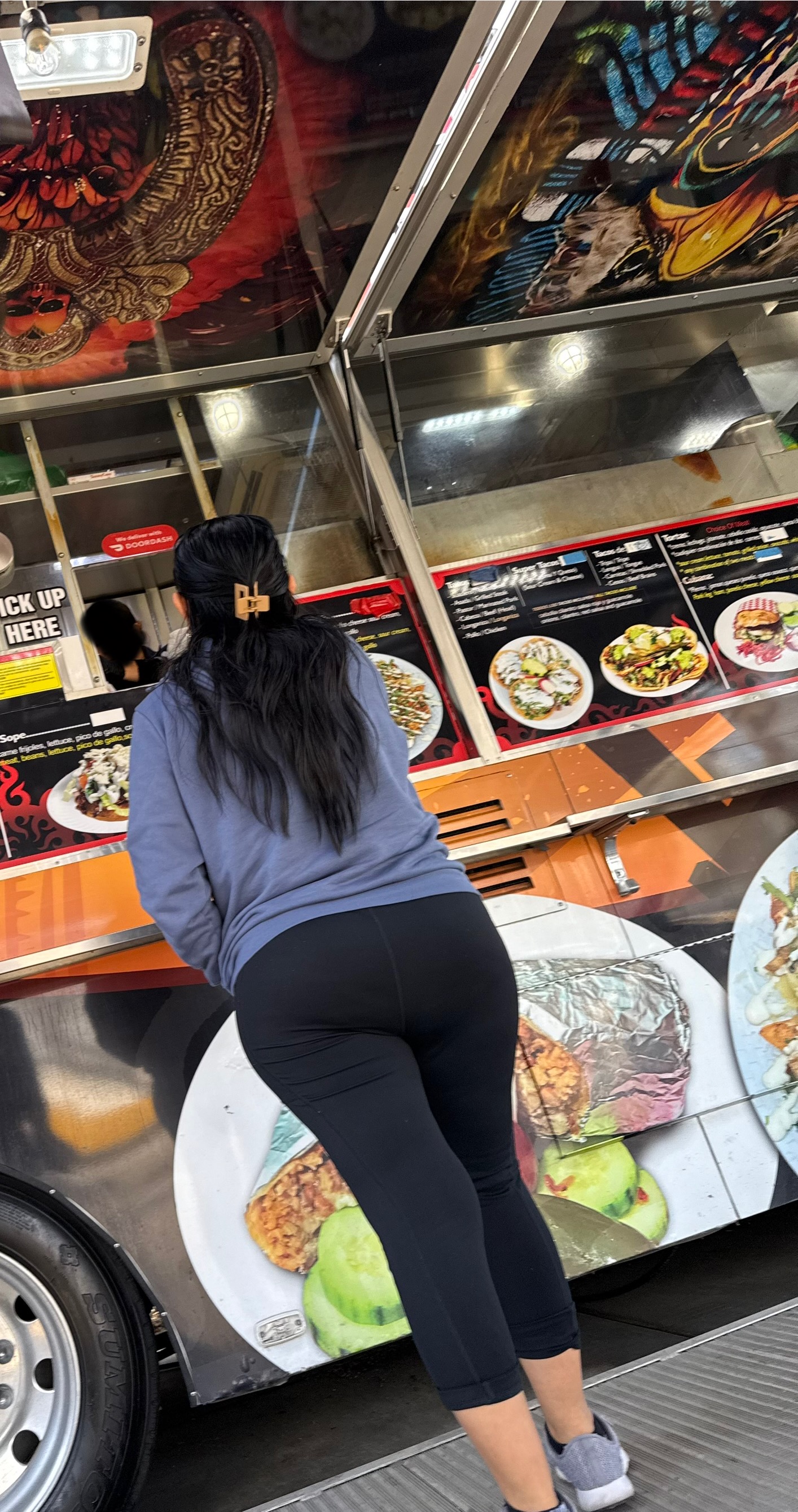 Mexican milf ass at the taco truck 🔥🌮 - Spandex, Leggings & Yoga Pants ...