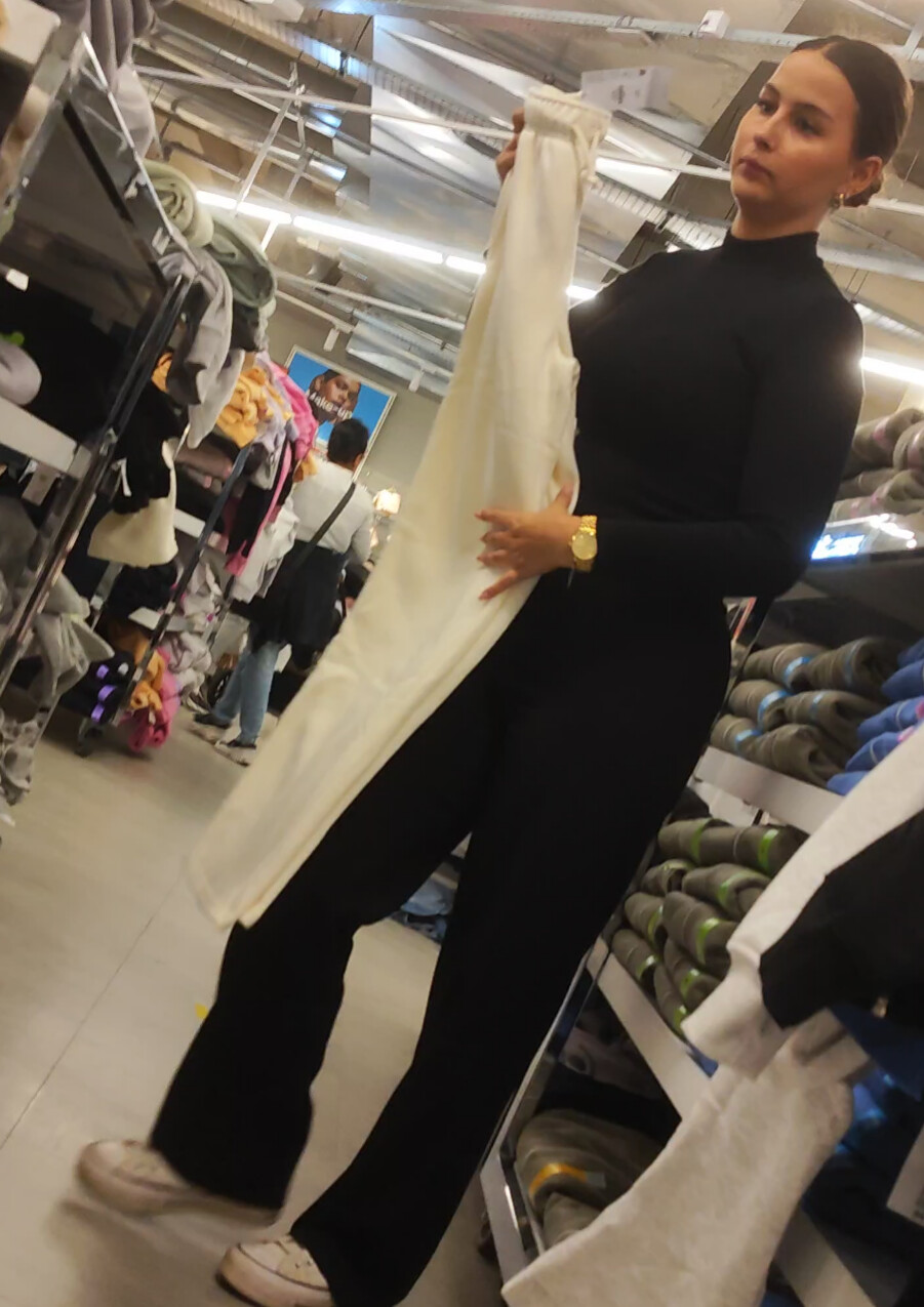 Saleswoman squat n bend when sorting clothes. 🥵🍑 oc - Tight Jeans - Forum
