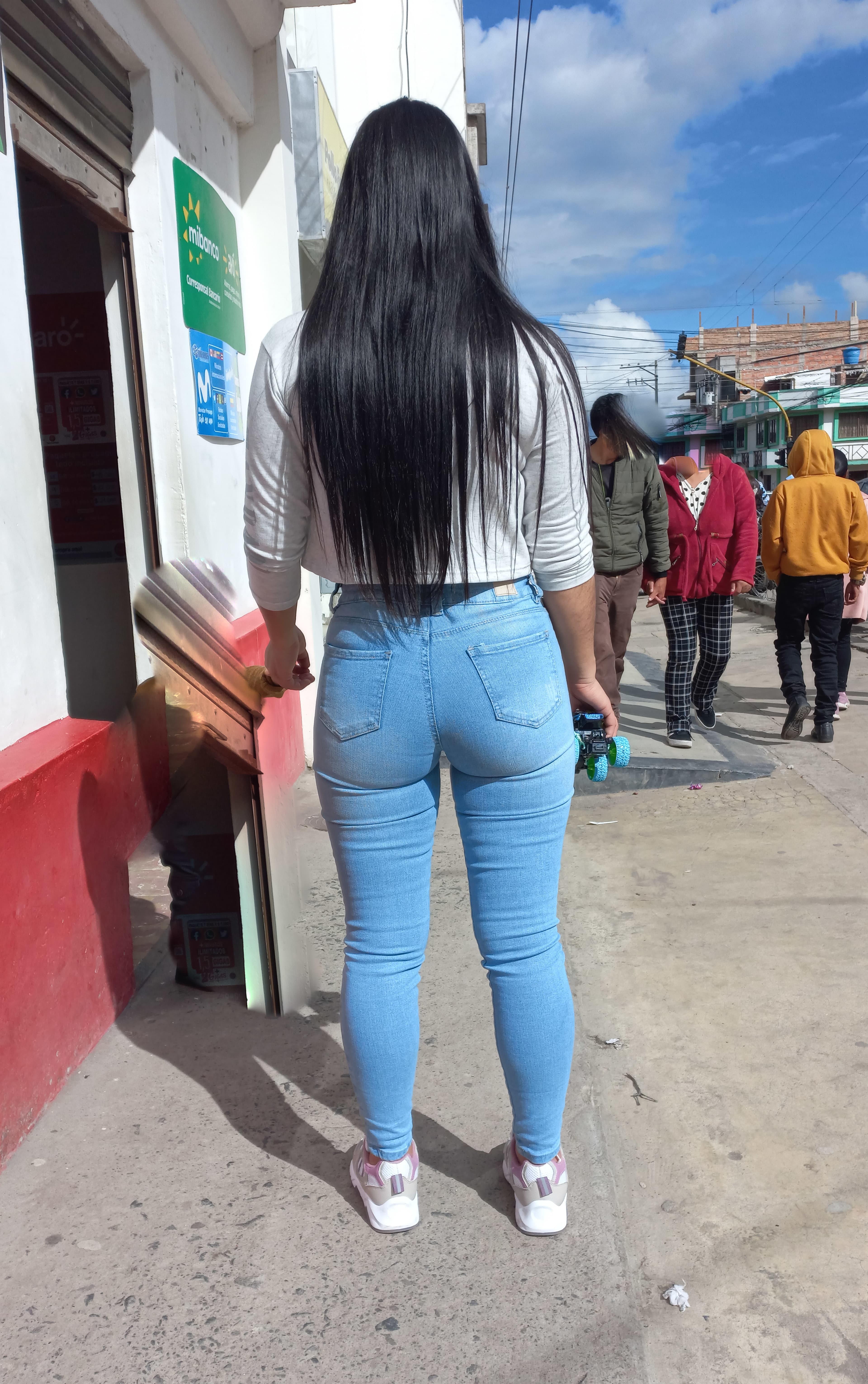 🍑 Linda mujer en jeans ajustados 🍑 - Tight Jeans - Forum