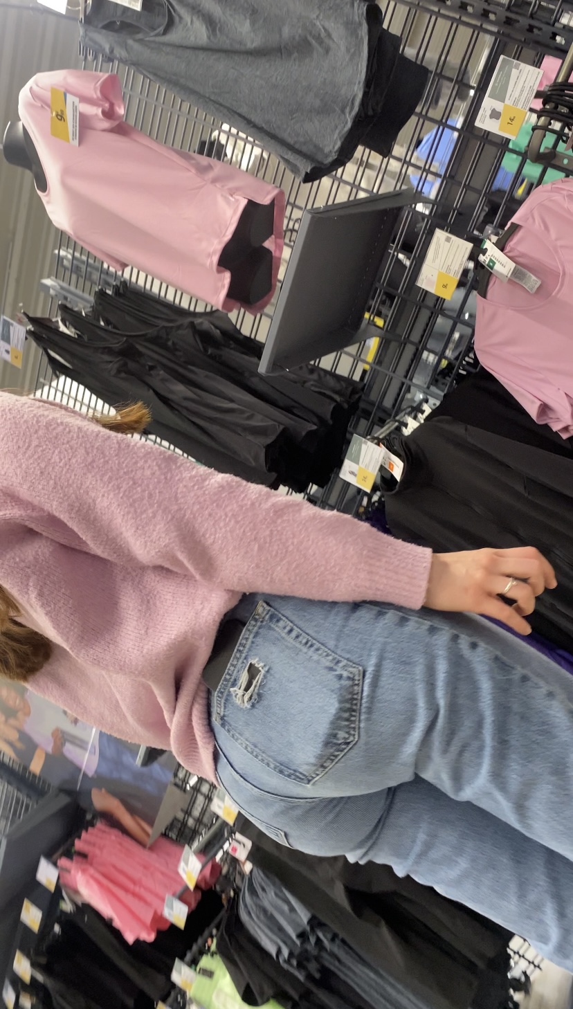 Two German Girls Shopping With Mommys Tight Jeans Forum 8202