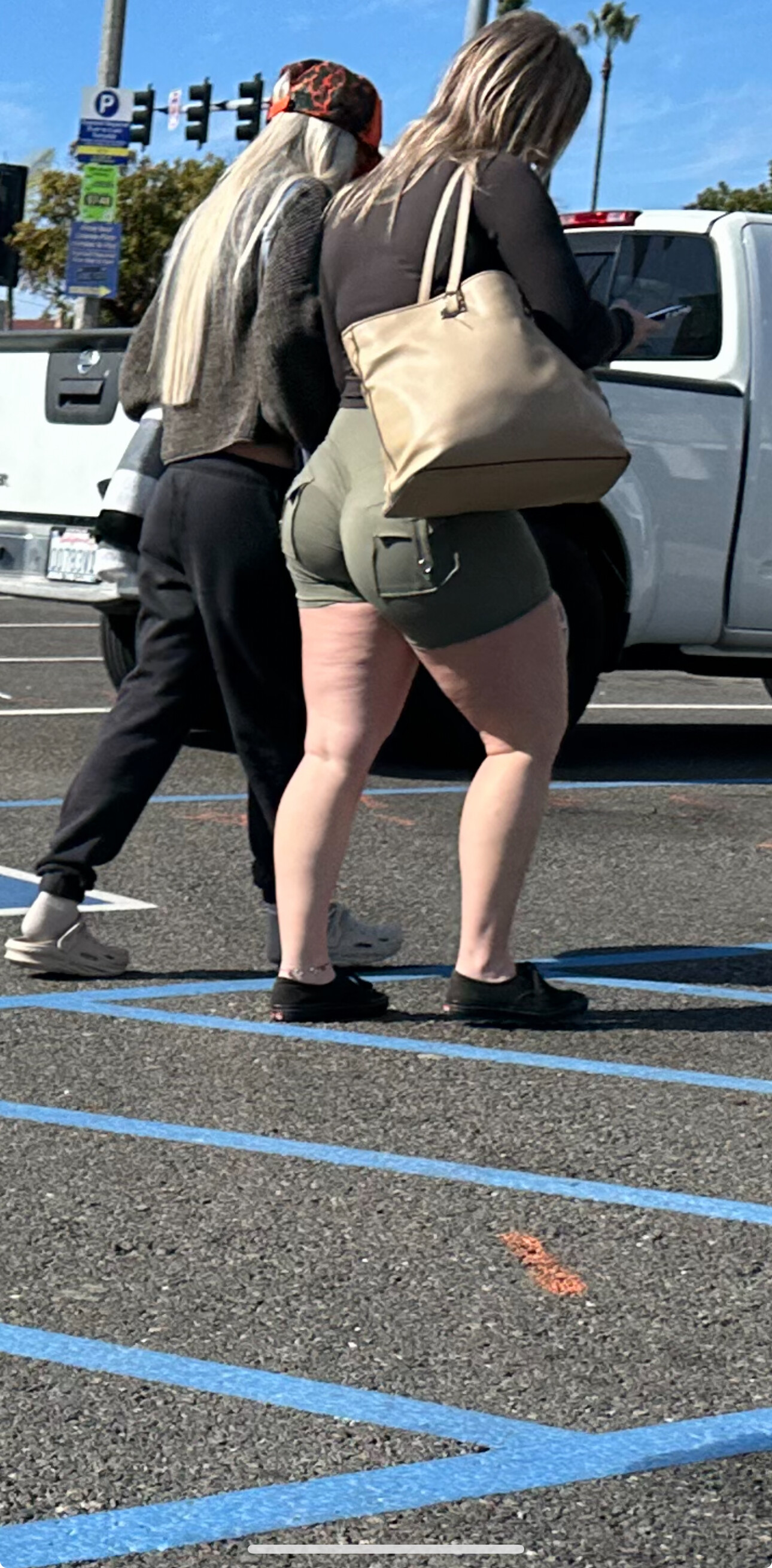 Pawg Walking Green Shorts Spandex Leggings And Yoga Pants Forum