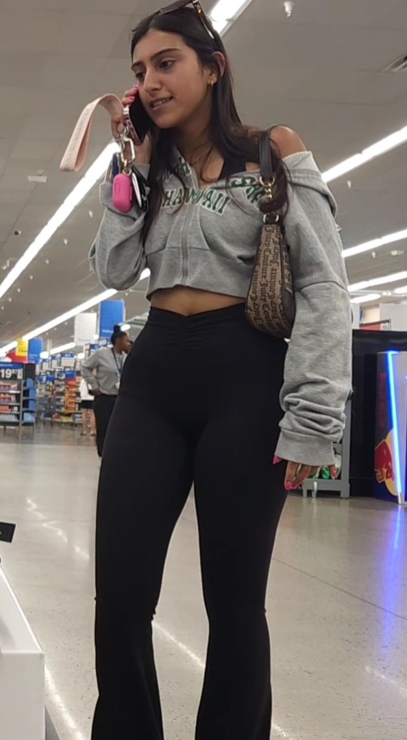 OC. Hot Indian girl with fantastic body shape (slight VPL) - Spandex, Leggings & Yoga Pants - Forum