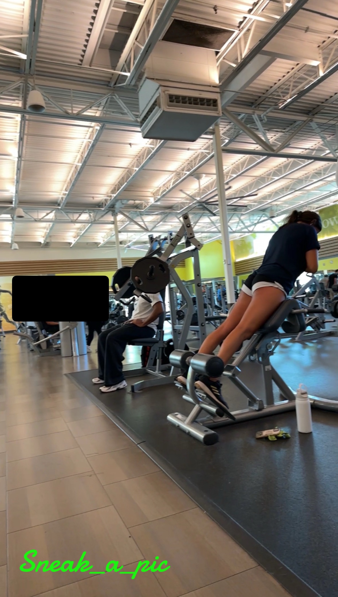 Tall gym girlie wearing short shorts (Bend-over 45 degrees)📸 - Short ...