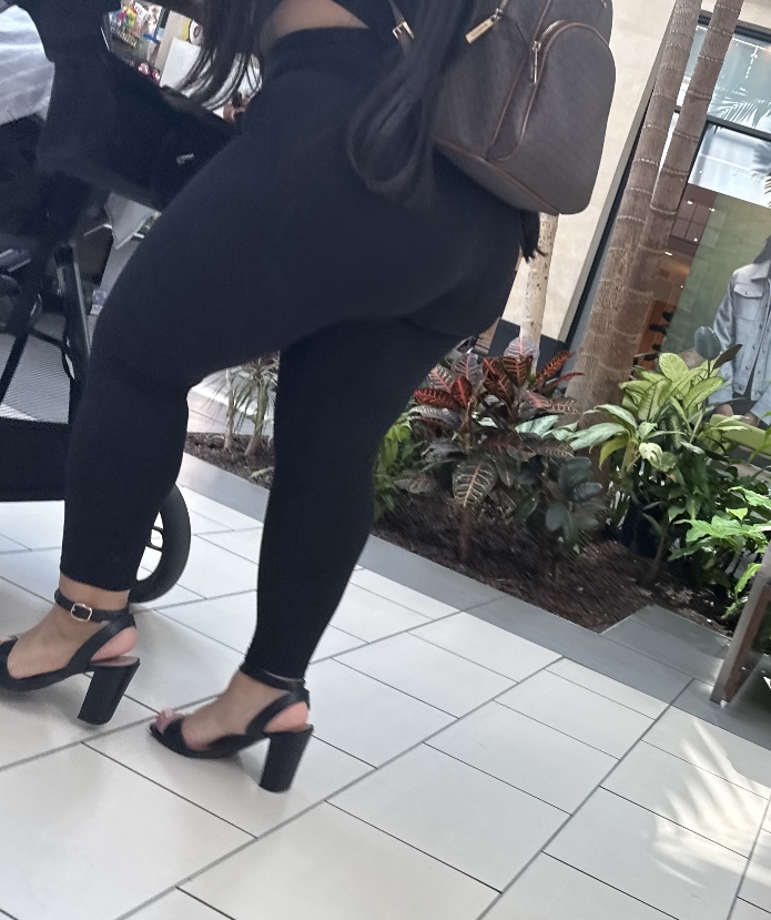 Oc Phat Juicy Latina Milf In Heels Spandex Leggings Yoga Pants
