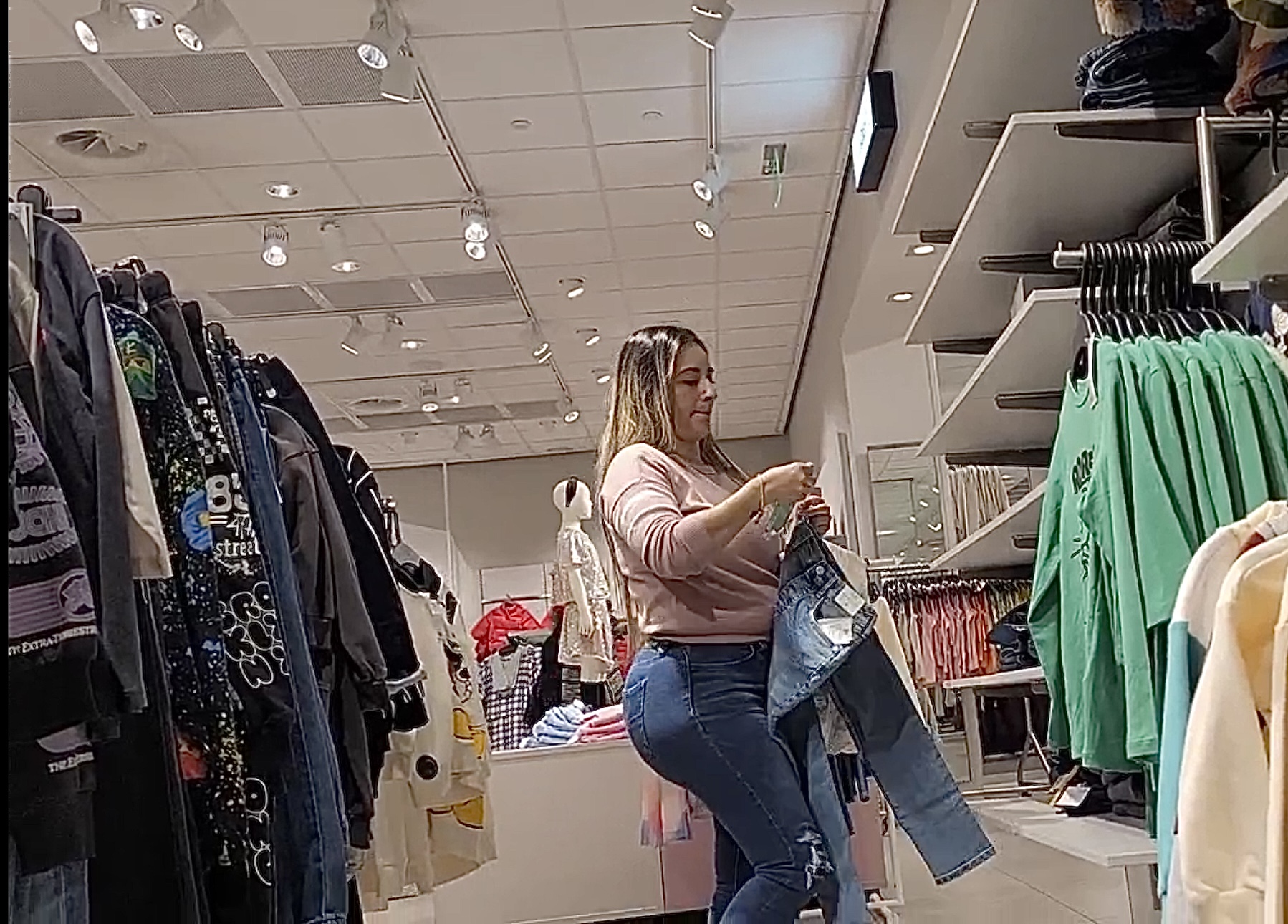 BIG BBL LATINA IN JEANS WITH PRETTY FACE (NON OC) - Tight Jeans - Forum