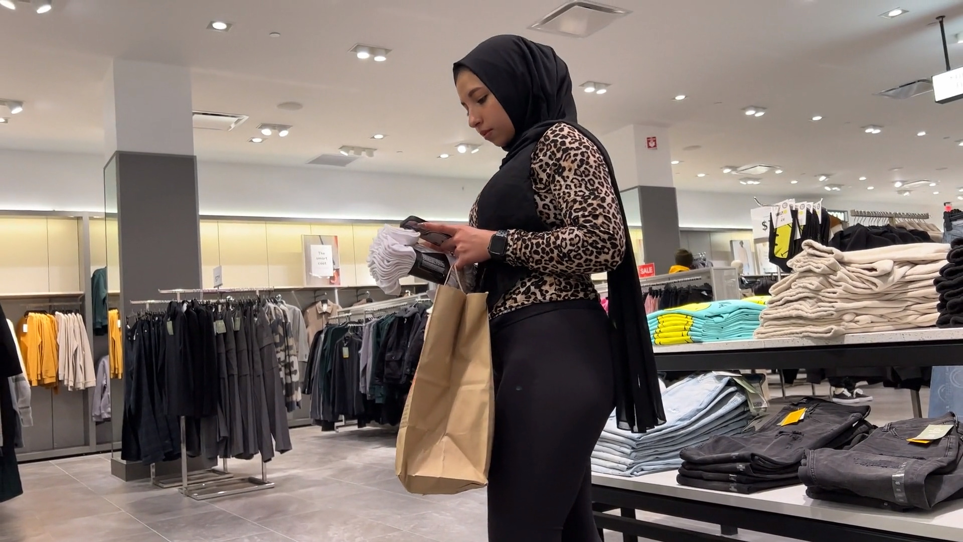 Incredible Arab HIJABI ass in leggings (NOT OC) - Spandex, Leggings ...