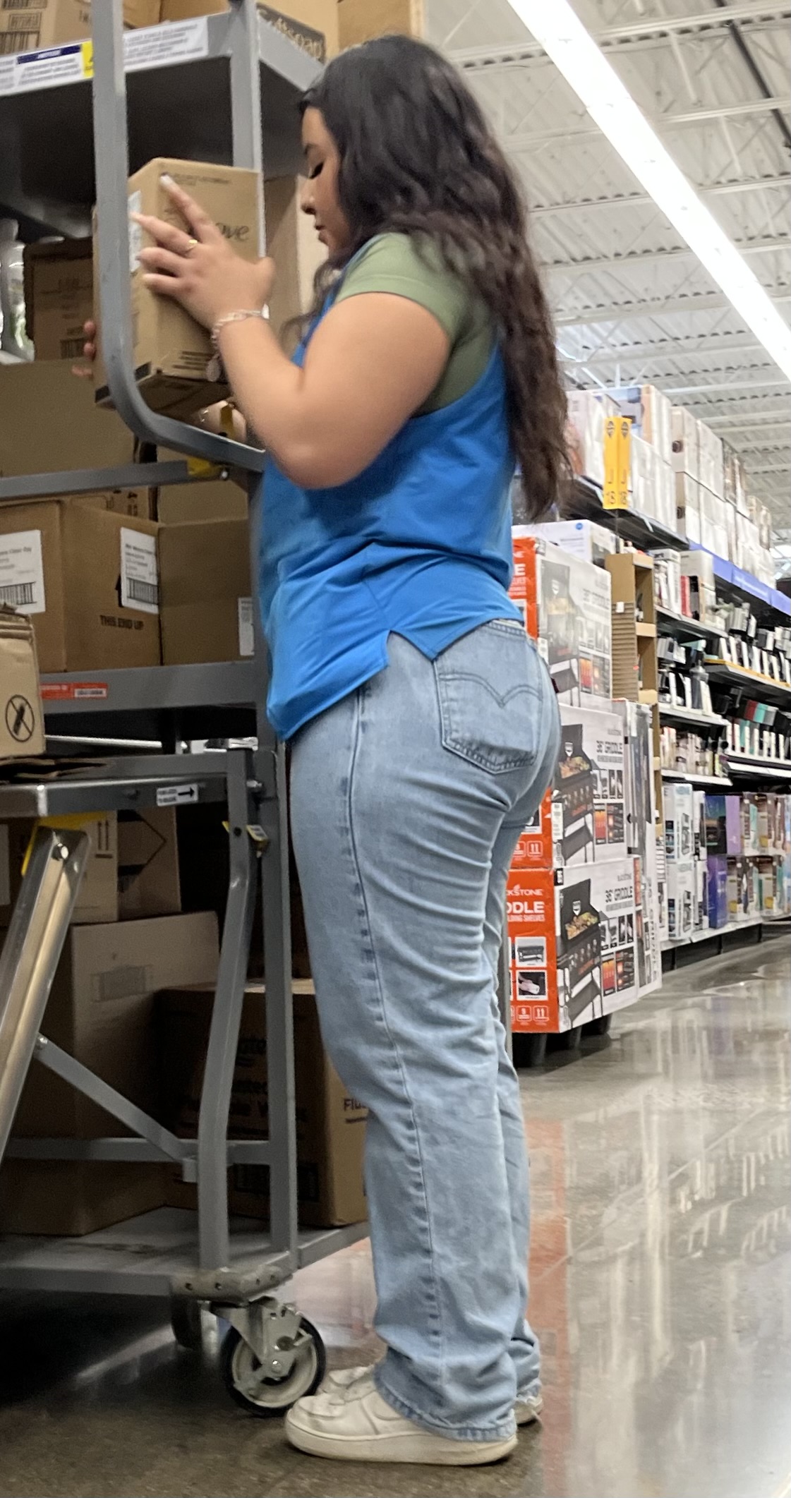Walmart = Baddies working - Tight Jeans - Forum