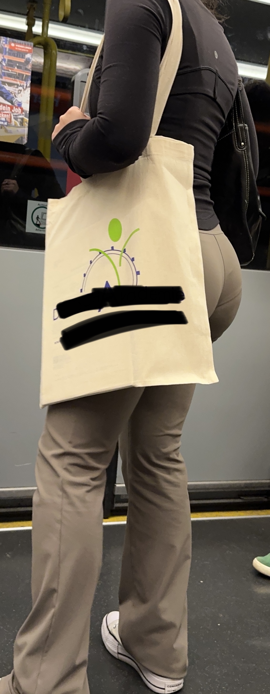 Indian(?) shawty with a Bubble Butt and VPL (OC) - Spandex, Leggings ...