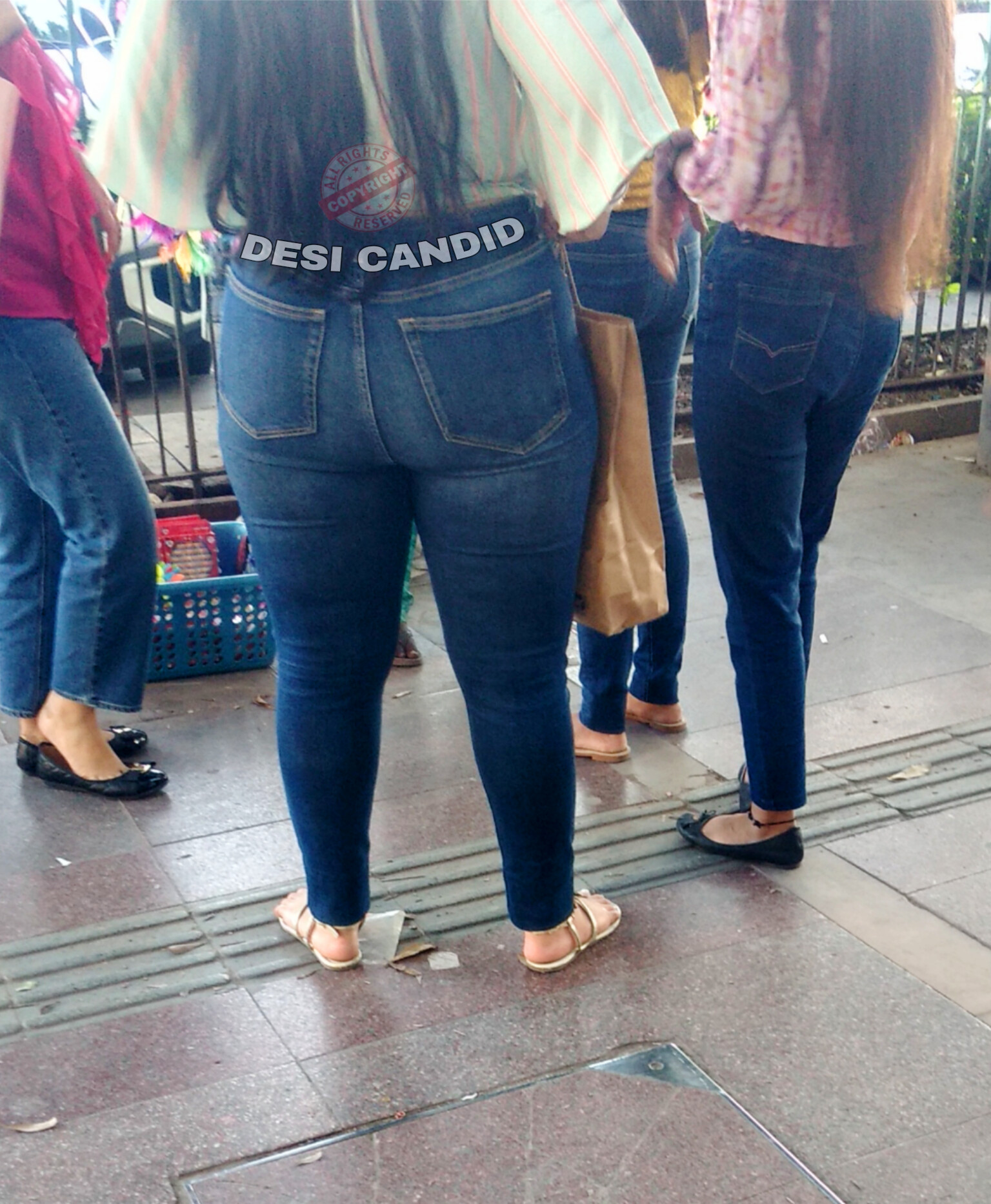 (OC) INDIAN BIG ASS CURVY GIRL SPOTTED IN TIGHT DENIM JEANS - Tight ...
