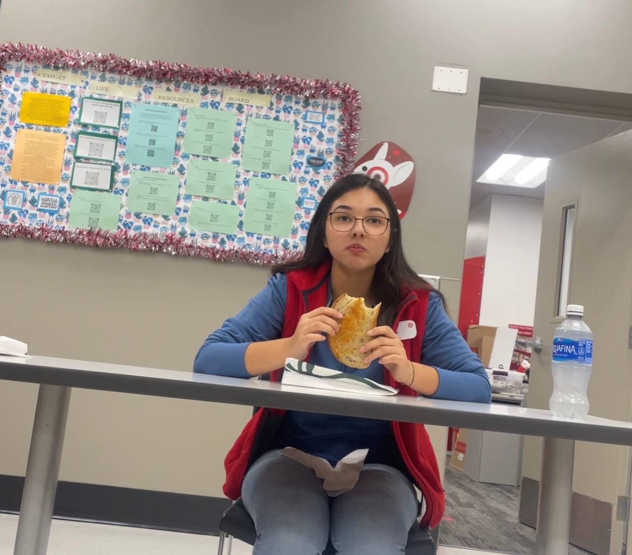 Cute Target employee showing off her nice ass - Tight Jeans - Forum