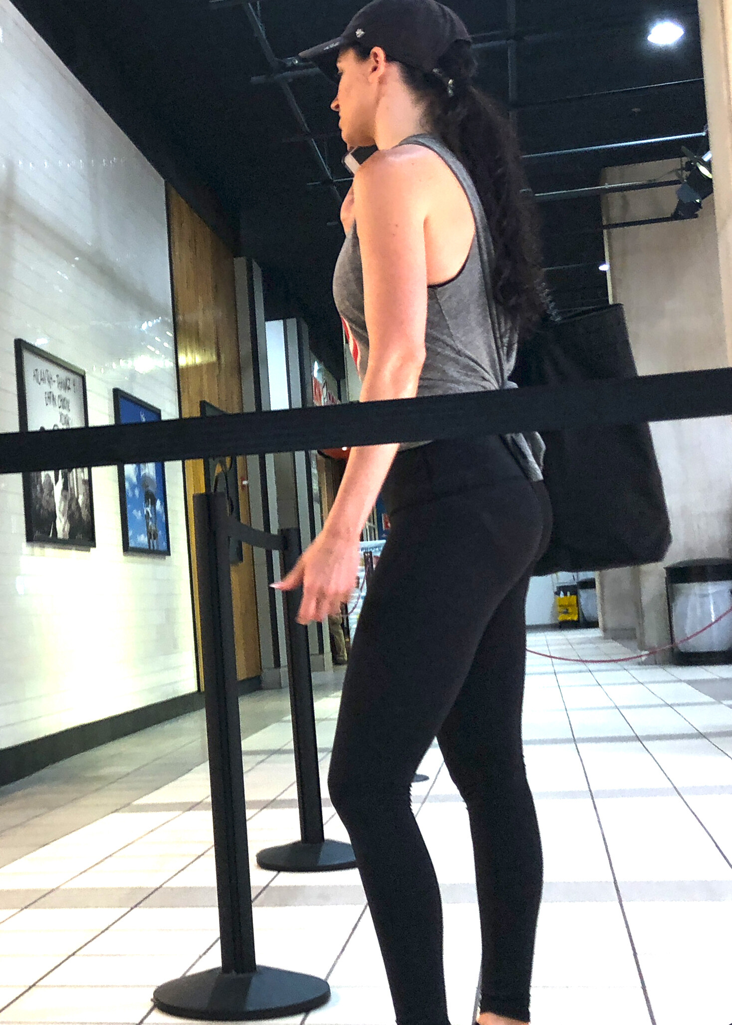 TONS or random candids - ass - Forum