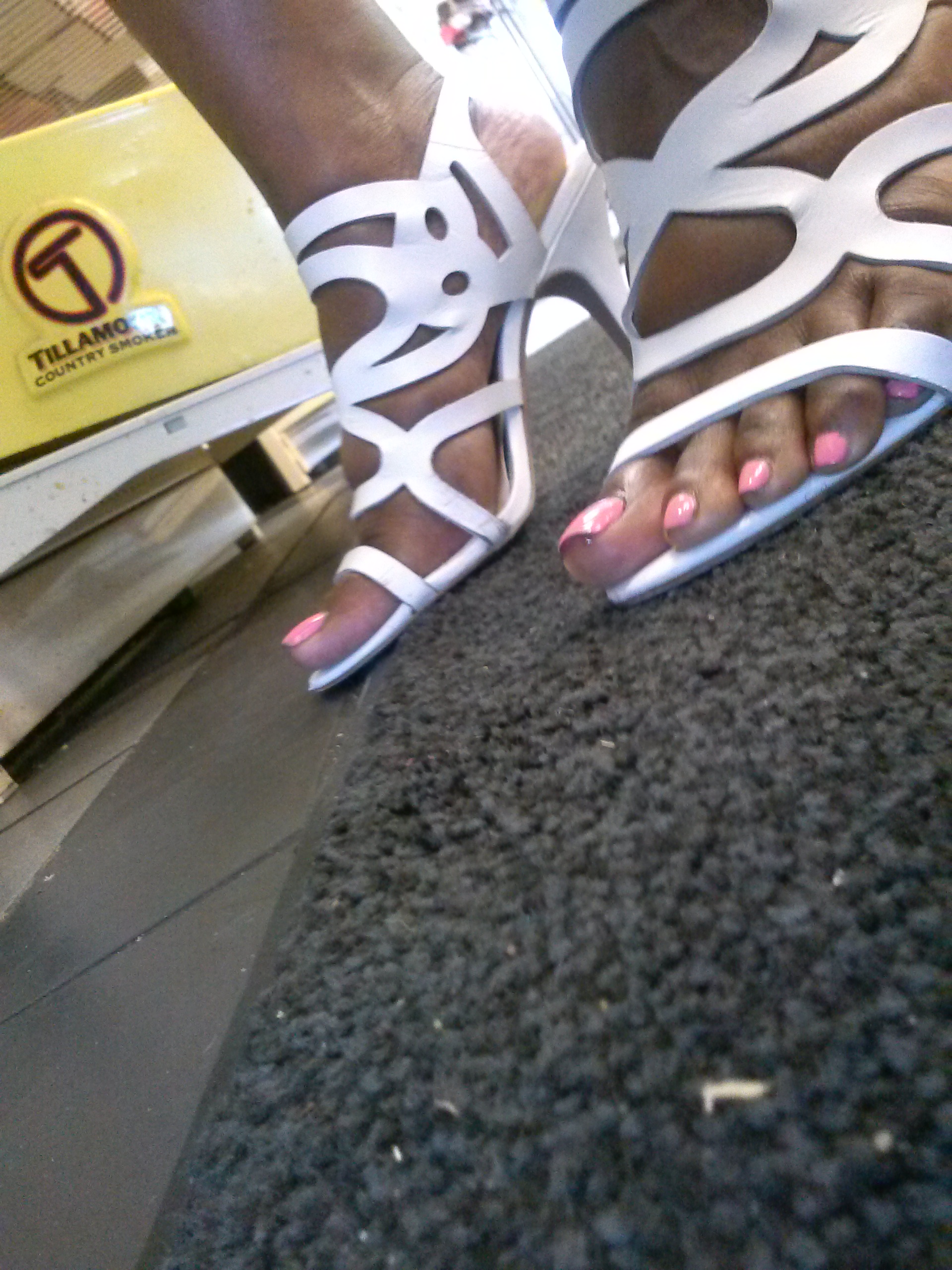 (OC) - A Pair Of Pretty Feet In Flip Flops + Bonus - latina - Forum
