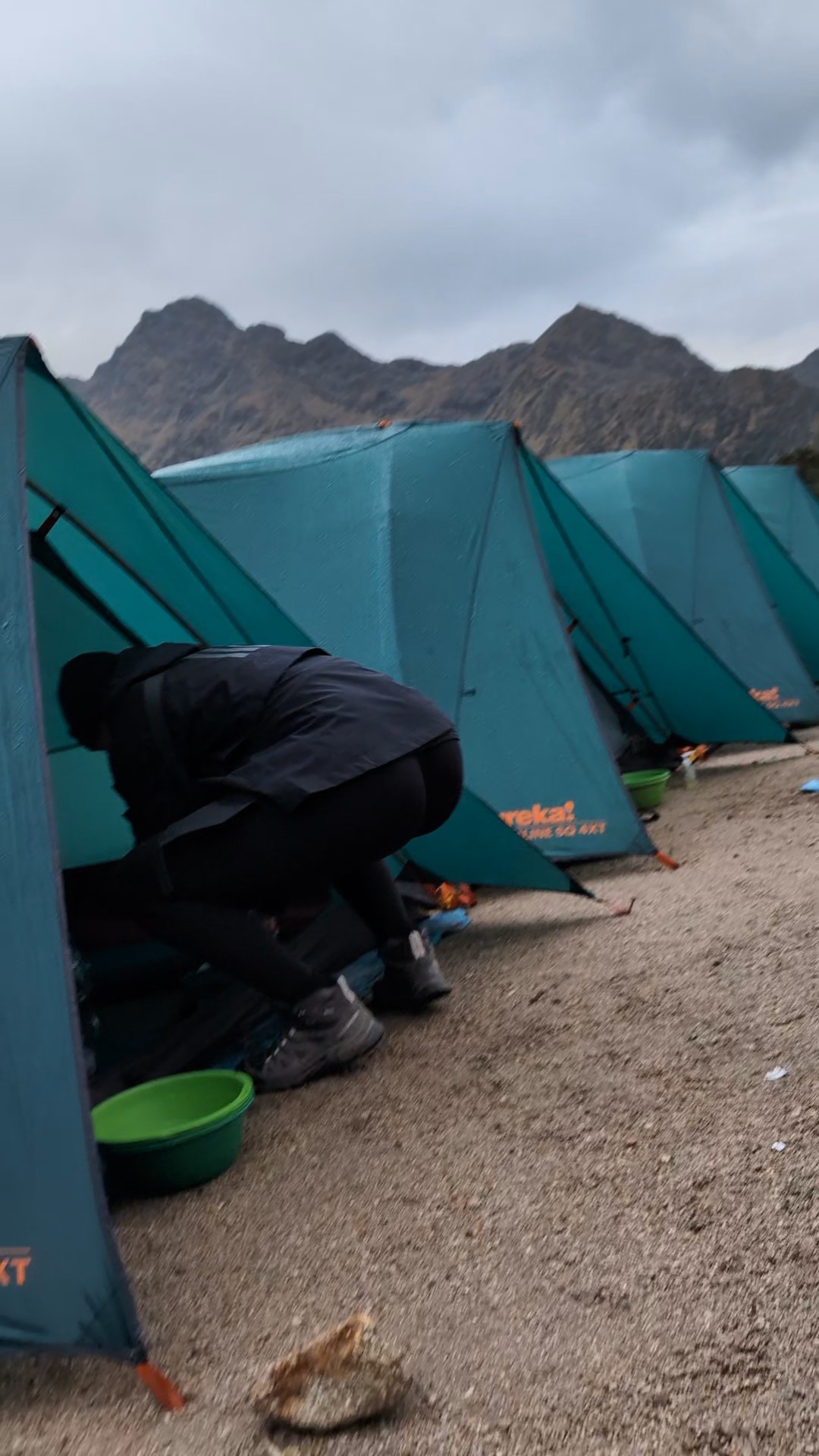 Sexy hiking girl with great tight ass in leggings (OC) - Spandex ...