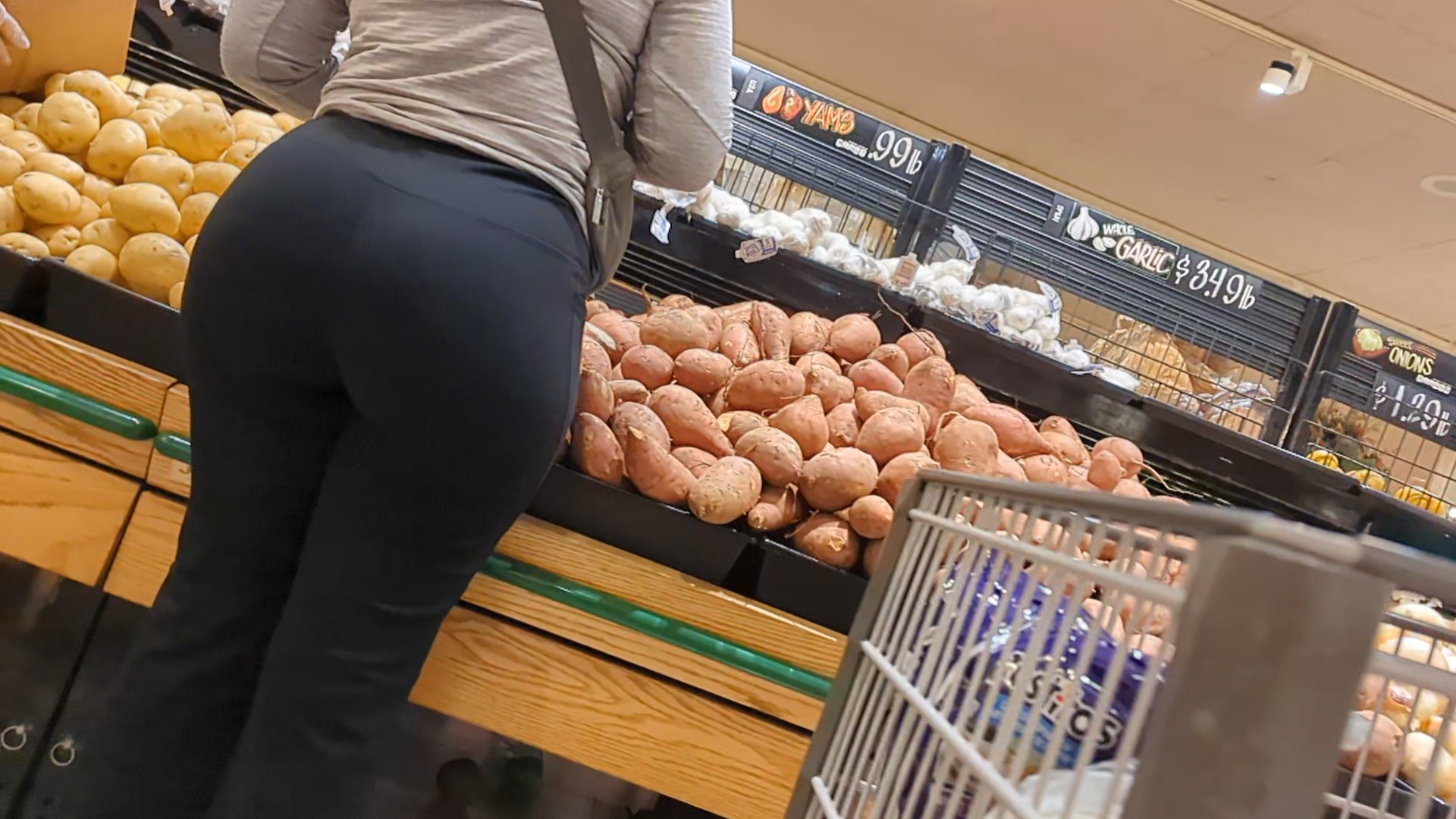 Now That's a Natural Big Booty VTL with Vid (OC) - Spandex, Leggings ...