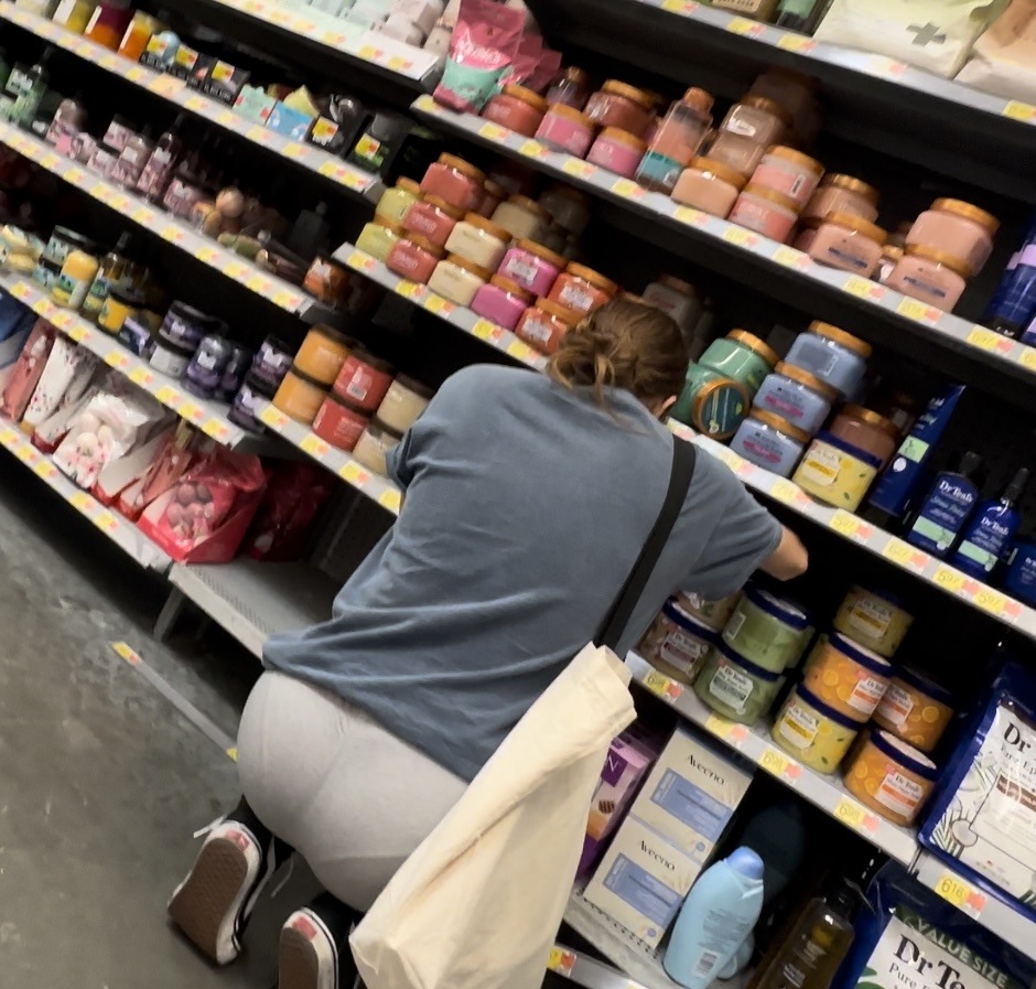 VPL white girl in shorts 😝 - Short Shorts & Volleyball - Forum