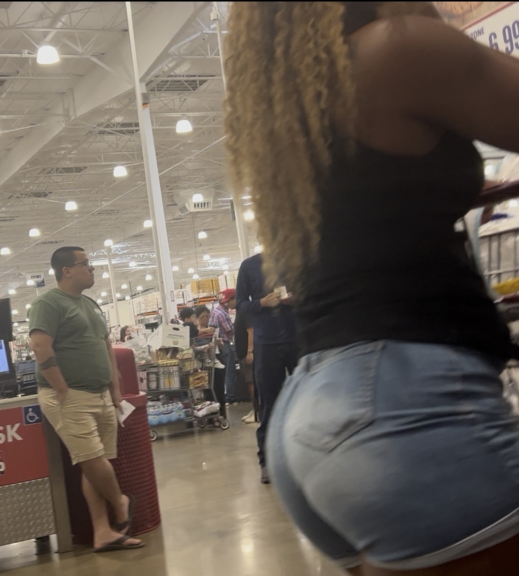 Black Beauty With A Booty Wearing Shorts At Costco Short Shorts 9567