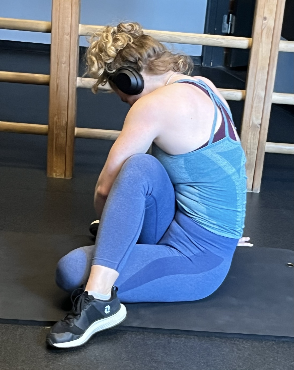 Curly gym blonde with firm sexy ass (OC) - Spandex, Leggings & Yoga ...