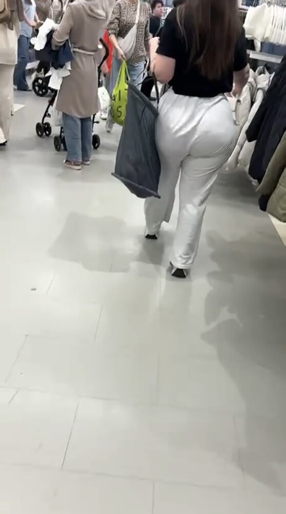 MEATY BRITISH PAWG 🇬🇧 🍑 (Filling out her joggers + Gifs) - ass - Forum