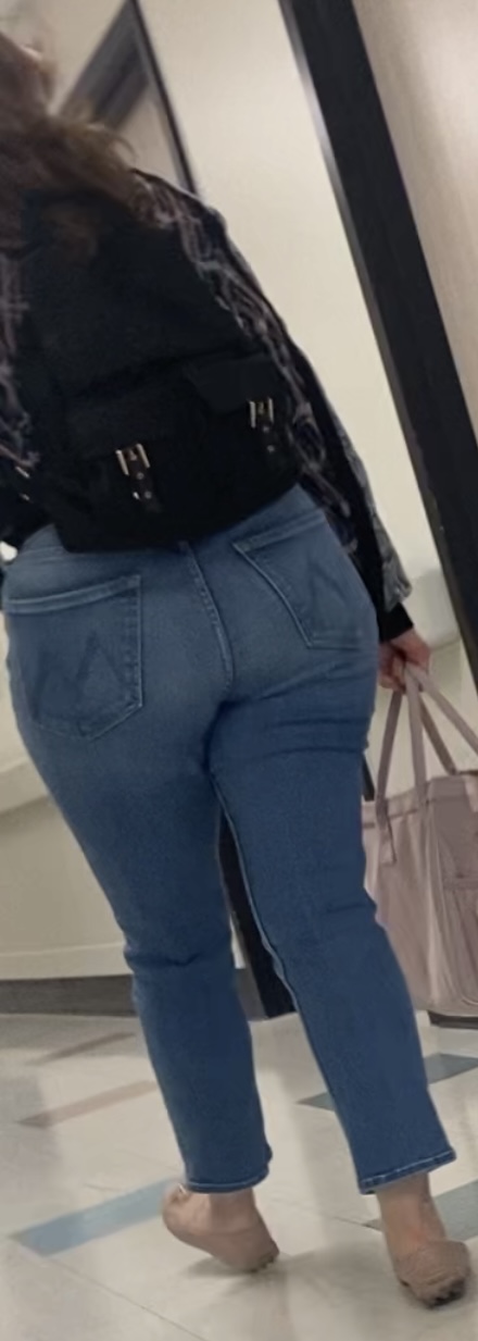 First Post Sexy Milf In Tight Blue Jeans Face Shots Tight Jeans Forum